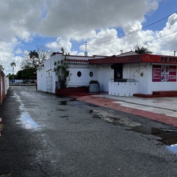 LA CUEVA DEL CHICKEN INN - Updated December 2025 - 57 Photos & 30 ...