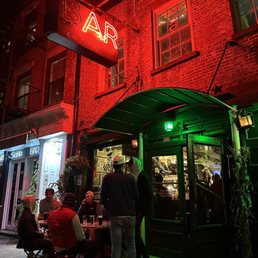 THE EAR INN - Updated July 2025 - 261 Photos & 465 Reviews - 326 Spring ...