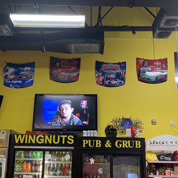 WINGNUTS PUB AND GRUB - Updated December 2025 - 92 Photos & 116 Reviews ...