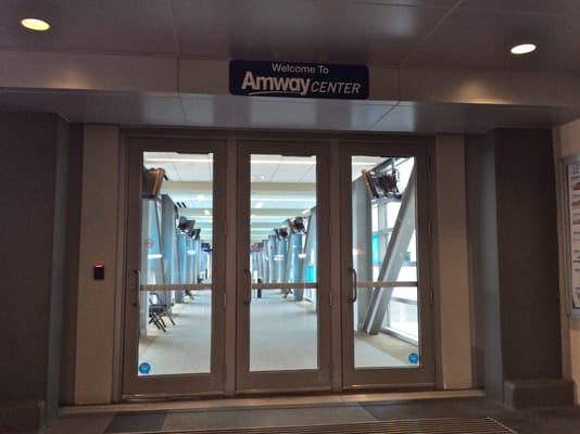 GEICO GARAGE - Updated December 2025 - 18 Photos & 28 Reviews - 400 W ...