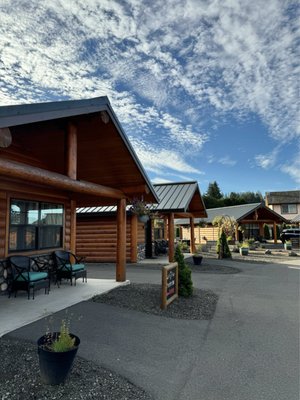 WOODLAND INNS - Updated October 2025 - 31 Photos & 37 Reviews - 711 S ...