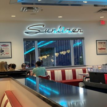 SUNLINER DINER - PIGEON FORGE - Updated March 2025 - 1241 Photos & 752 ...