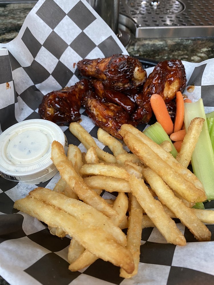 AVIATOR PIZZERIA & BEERSHOP - Updated July 2024 - 25 Photos & 28 ...