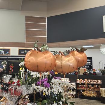 SAFEWAY - Updated October 2025 - 16 Photos & 35 Reviews - 1121 N Circle ...