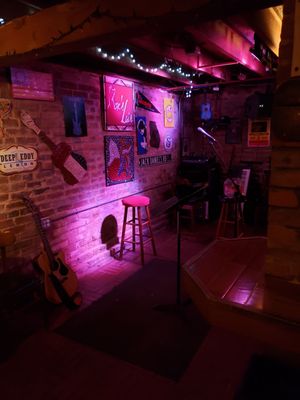 FOX’S LAIR - Updated December 2025 - 89 Photos & 28 Reviews - 349 ...