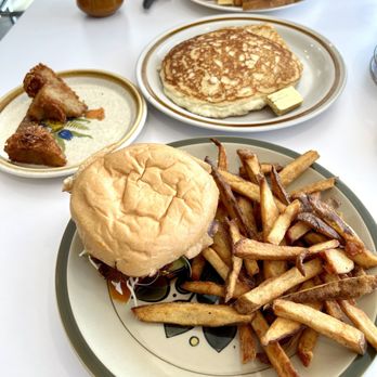 THE TOASTY BADGER - Updated July 2024 - 149 Photos & 65 Reviews - 2206 ...