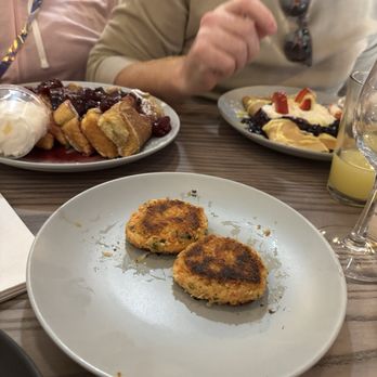 CRUMBS BREAKFAST, LUNCH & BAR - Updated January 2025 - 1752 Photos ...