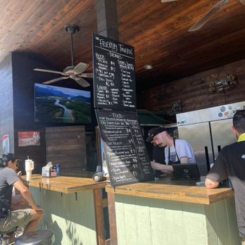 THE FRIENDLY TAVERN - Updated August 2024 - 579 Photos & 502 Reviews ...