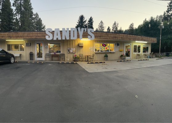 SANDY’S DRIVE IN - Updated July 2025 - 26 Photos & 38 Reviews - 1045 ...