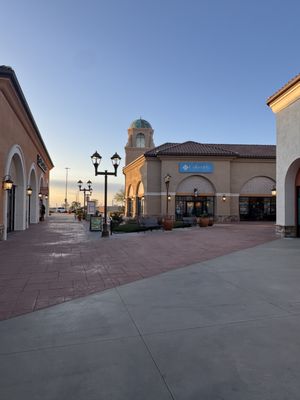 OUTLETS AT TEJON - Updated December 2025 - 547 Photos & 312 Reviews ...