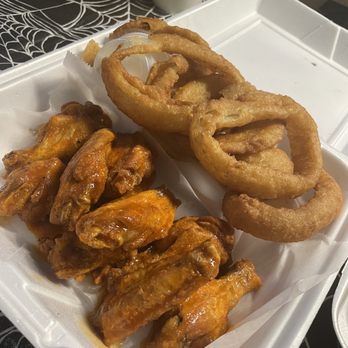 WINGAHOLIC - Updated July 2025 - 64 Photos & 55 Reviews - 401 S ...