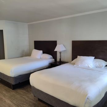 BAY FRONT INN - Updated November 2024 - 214 Photos & 422 Reviews - 325 ...