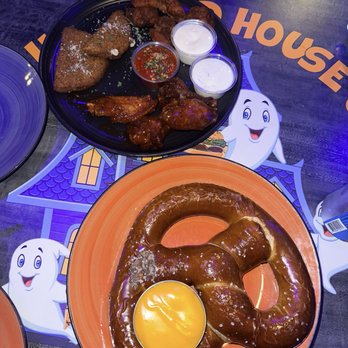 HAUNTED HOUSE OF HAMBURGERS - Updated September 2024 - 496 Photos & 311 ...