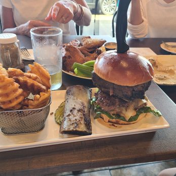 DA BURGER WING HUB - Updated July 2025 - 515 Photos & 190 Reviews - 93 ...