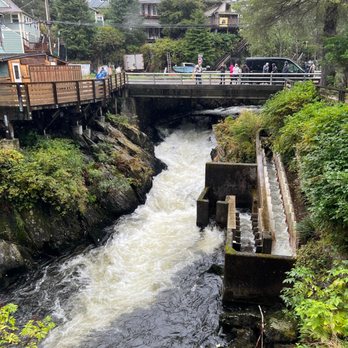 SALMON LADDER VISTA - Updated December 2025 - 25 Photos - 661 Park Ave ...