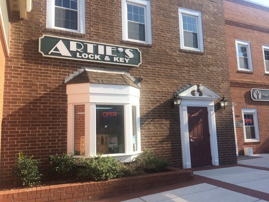 ARTIE’S LOCK AND KEY - Updated October 2025 - 13 Photos & 87 Reviews ...