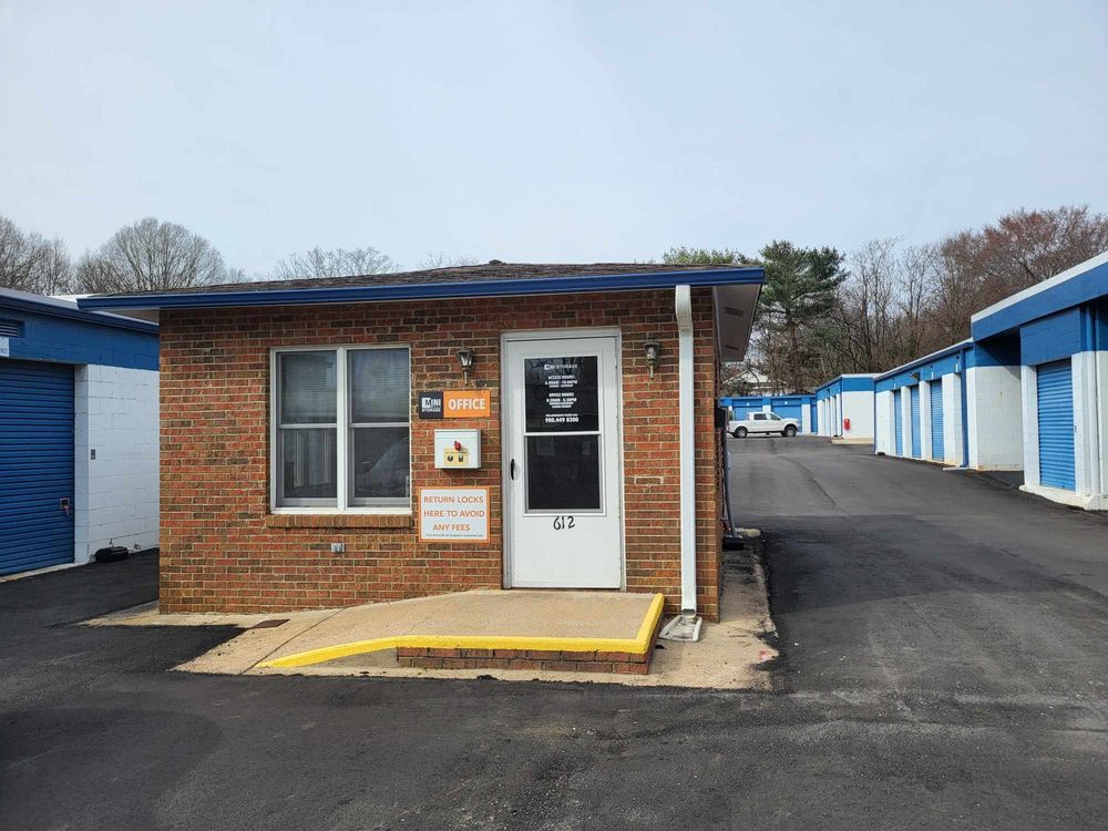 MINI MALL STORAGE - SHELBY - Updated October 2025 - 13 Photos - 612 ...