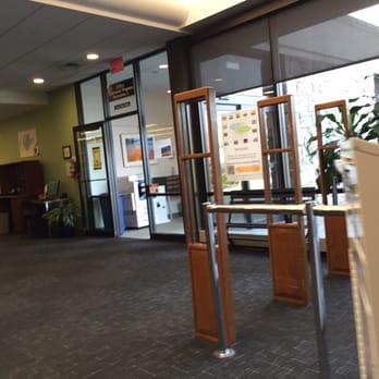 COMSEWOGUE PUBLIC LIBRARY - Updated October 2025 - 16 Photos & 10 ...