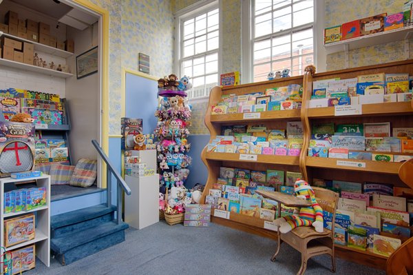 LOGOS BOOK STORE - Updated December 2025 - 17 Photos & 22 Reviews ...