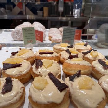 CARDIGAN DONUTS - Updated December 2025 - 20 Photos - 80 S 8th St ...