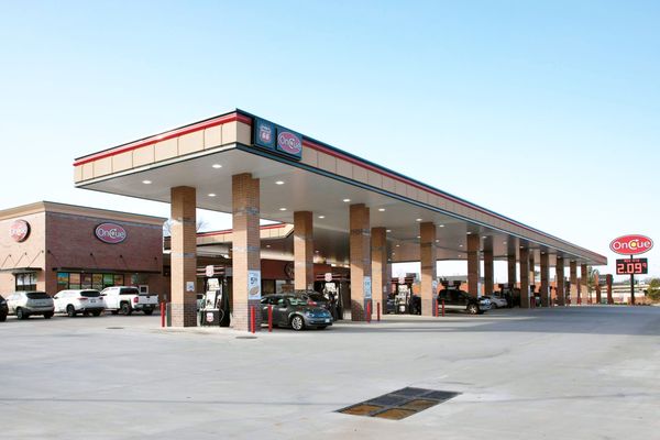 ONCUE 131 - Updated August 2025 - 14 Photos - 1600 NW Expy, Oklahoma ...