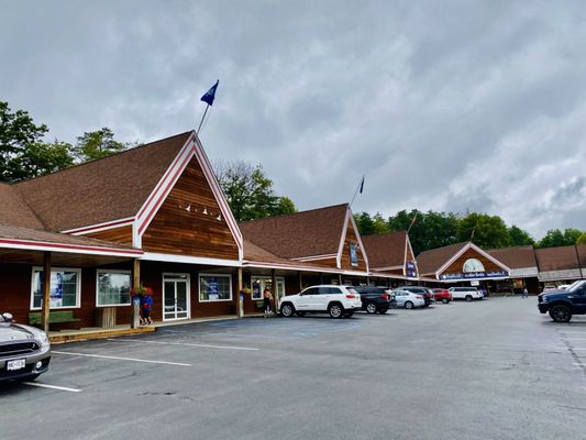 THE OUTLETS AT LAKE GEORGE - Updated December 2025 - 43 Photos & 26 ...