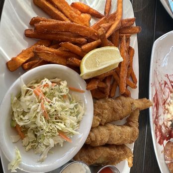 CEDAR CREEK INN - 1048 Photos & 1010 Reviews - 20 Pointe Dr, Brea ...