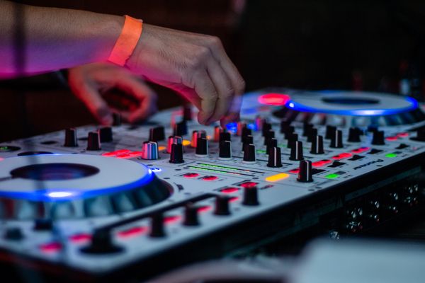 THE LIBRARY BAR AND GRILL - Updated May 2025 - 146 Photos & 136 Reviews ...