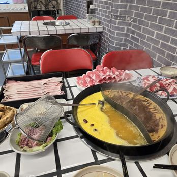 HAPPINESS HOT POT - Updated July 2024 - 315 Photos & 77 Reviews - 37140 ...