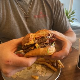 PERRYSBURGER’S - Updated January 2025 - 98 Photos & 184 Reviews - 220 ...