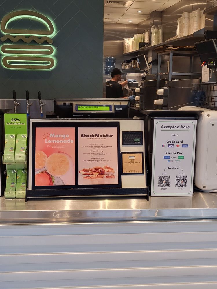 SHAKE SHACK - 10 Photos - 1 Greenbelt Dr, Makati, Metro Manila ...