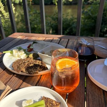 TWO BEES CAFE AND PATISSERIE - Updated July 2025 - 47 Photos & 31 ...