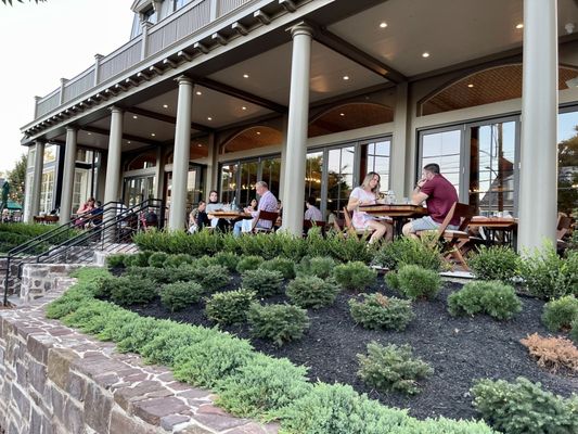 LOGAN INN - Updated July 2024 - 304 Photos & 211 Reviews - 10 W Ferry ...