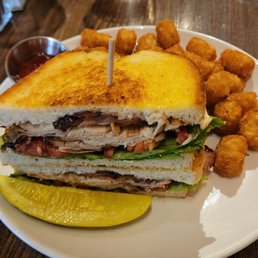 HUB RESTAURANT & ICE CREAMERY - Updated July 2024 - 1135 Photos & 1483 ...