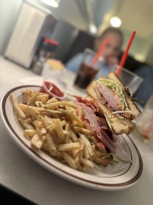 GOLD BURGER DINER - Updated September 2025 - 140 Photos & 117 Reviews ...