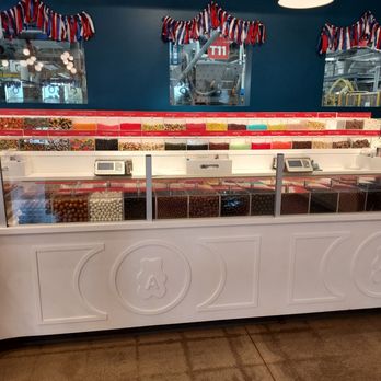 ALBANESE CONFECTIONERY - Updated August 2024 - 652 Photos & 368 Reviews ...