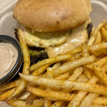 ROYCE - Updated July 2024 - 272 Photos & 190 Reviews - 115 Ridge St ...