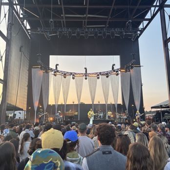 HAYDEN HOMES AMPHITHEATER - Updated November 2025 - 92 Photos & 91 Reviews - 344 SW Shevlin ...