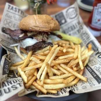 BROTHERS CASCADIA EVERGREEN PUB - Updated July 2024 - 51 Photos & 24 ...