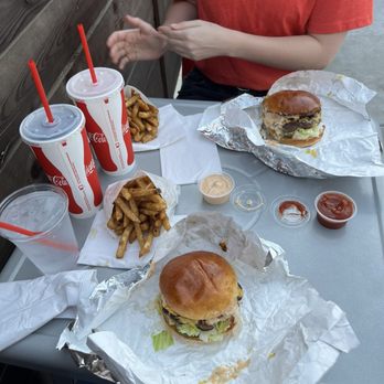 LUCKY’S DRIVE-IN - Updated May 2025 - 267 Photos & 129 Reviews - 2565 ...