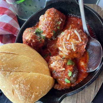 BASTA PIZZERIA - Updated May 2025 - 392 Photos & 401 Reviews - 121 Iowa ...