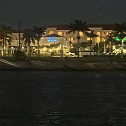 ISLAND PIG AND FISH - BBQ AND FRESH SEAFOOD - Updated May 2025 - 141 ...