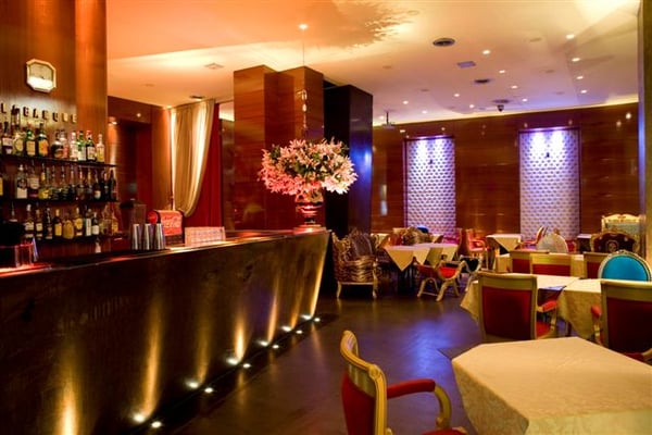 LE BANQUE - Updated October 2025 - 22 Photos & 17 Reviews - Via Bassano ...