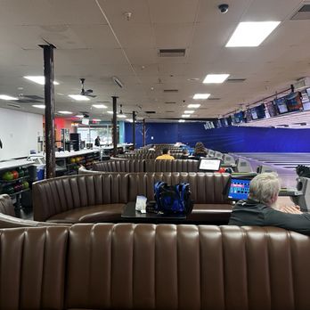 BACK ALLEY BOWLING - NORTHRIDGE - Updated March 2024 - 209 Photos & 357 ...