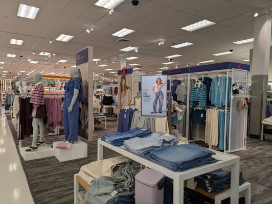TARGET - Updated October 2025 - 83 Photos & 92 Reviews - 250 Granite St ...