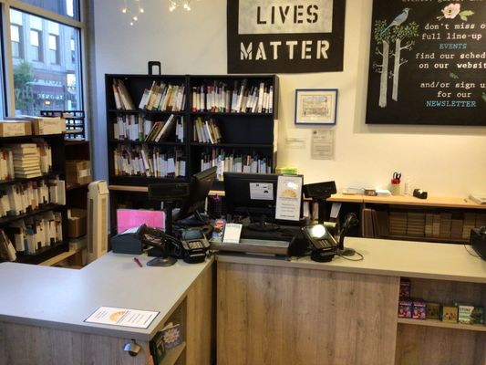 BROOKLINE BOOKSMITH - Updated December 2025 - 156 Photos & 510 Reviews ...