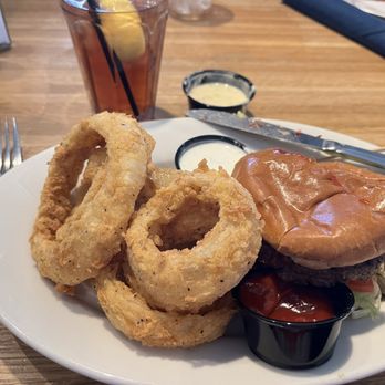 BLUE 32 SPORTS GRILL - Updated December 2025 - 135 Photos & 303 Reviews ...