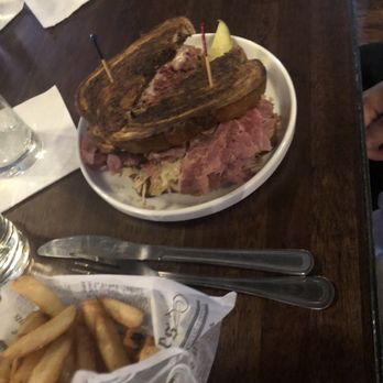 GUS’ SNUG - Updated January 2025 - 62 Photos & 60 Reviews - 38 S Main ...