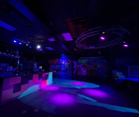 ELRAYS LIVE AND DIVE - Updated December 2025 - 211 Iowa Ave, Iowa City ...