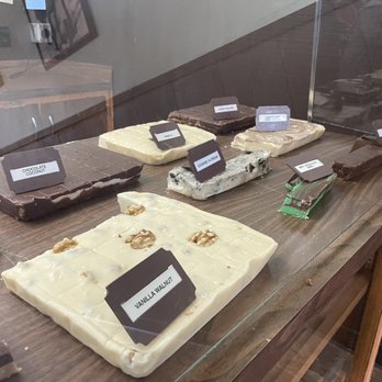 MEDORA FUDGE & ICE CREAM DEPOT - Updated December 2025 - 14 Photos & 30 ...